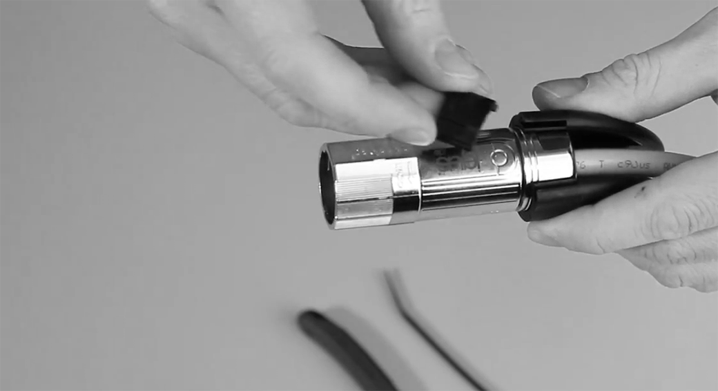 How to assemble the igus® ibow cable angle adapter | igus® Engineer's ...